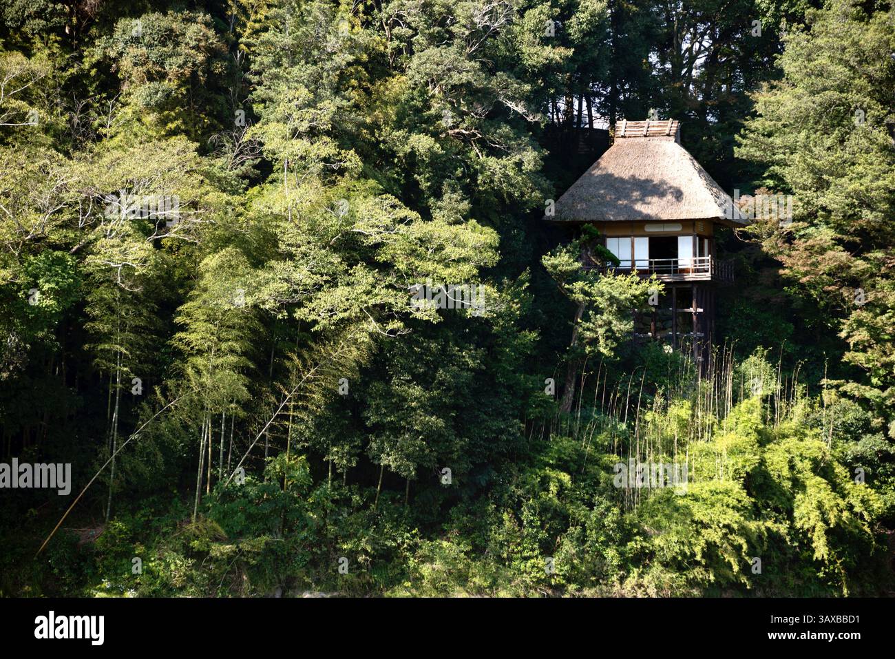 Photo shows the tea pavilion of Garyu Sanso villa from the Hijikawa ...