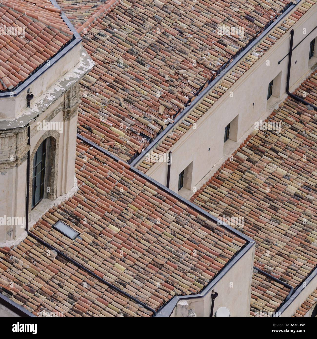 Detail of an ancient Italian roof Stock Photo - Alamy