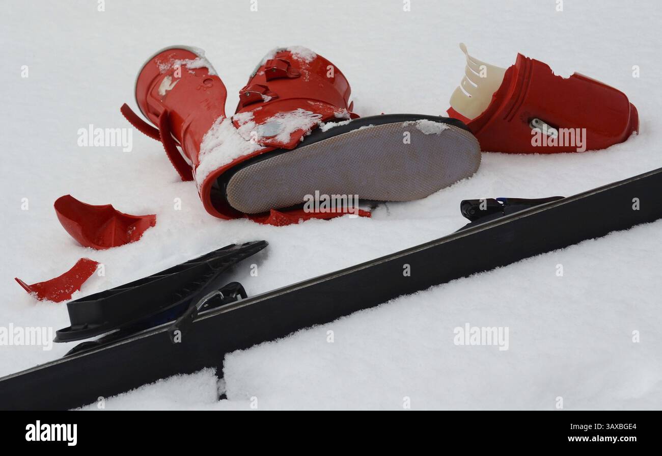 Broken ski boot after skiing accident Stock Photo - Alamy