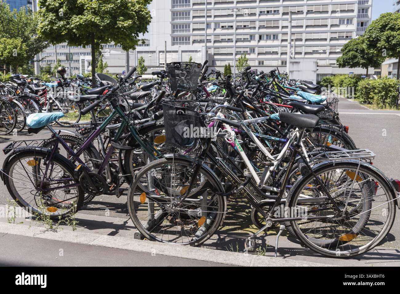 Lots of bikes hi-res stock photography and images - Alamy