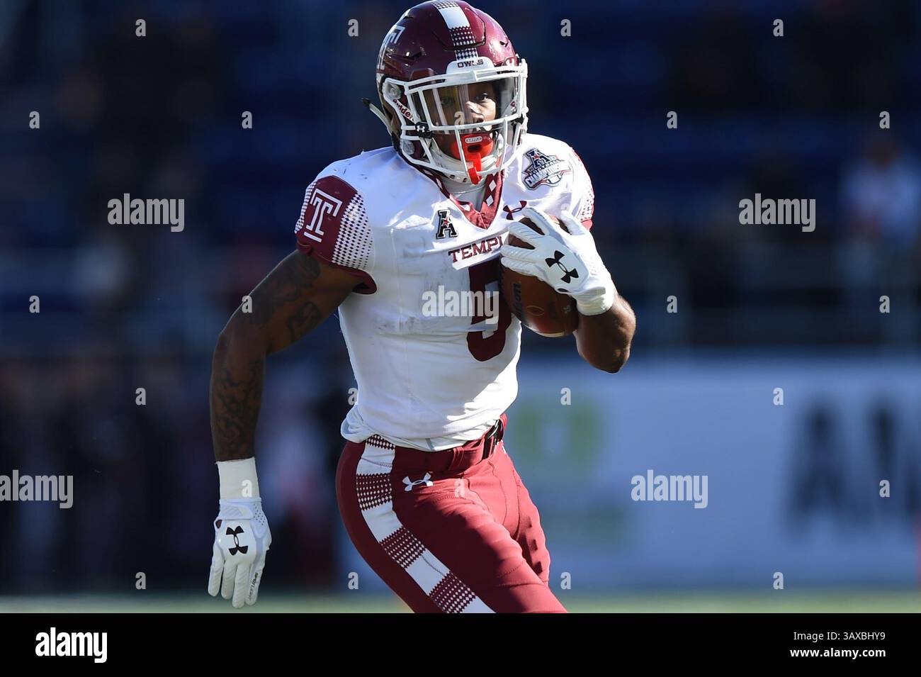 DEC 03, 2016 : Temple Owls running back Jahad Thomas (5) rushes for a ...