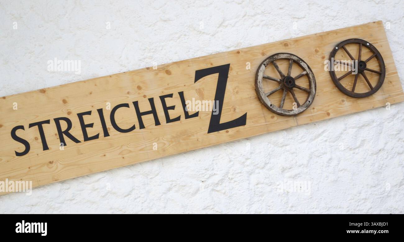 Tourist info zoo hi-res stock photography and images - Alamy