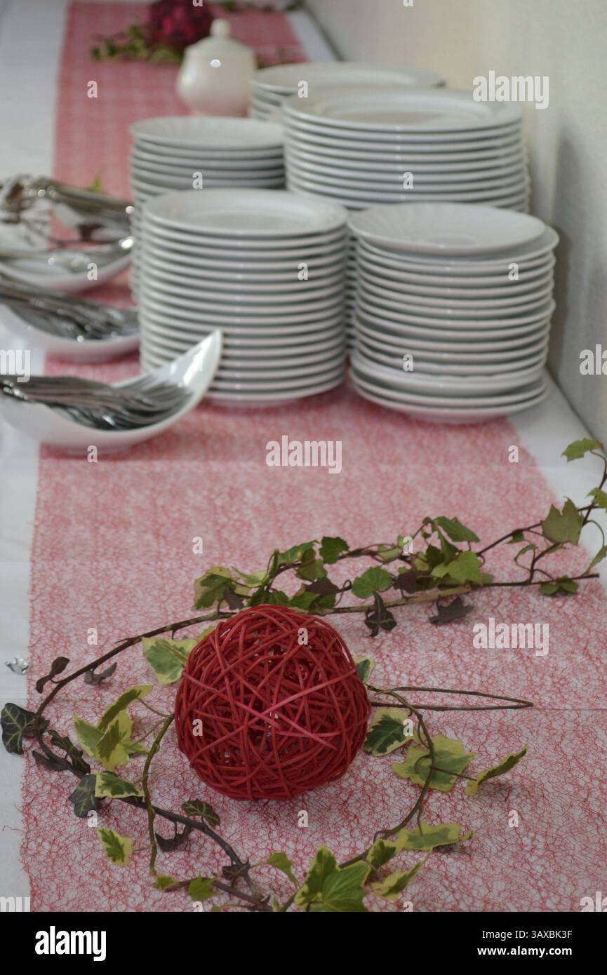 Buffet table empty hi-res stock photography and images - Alamy