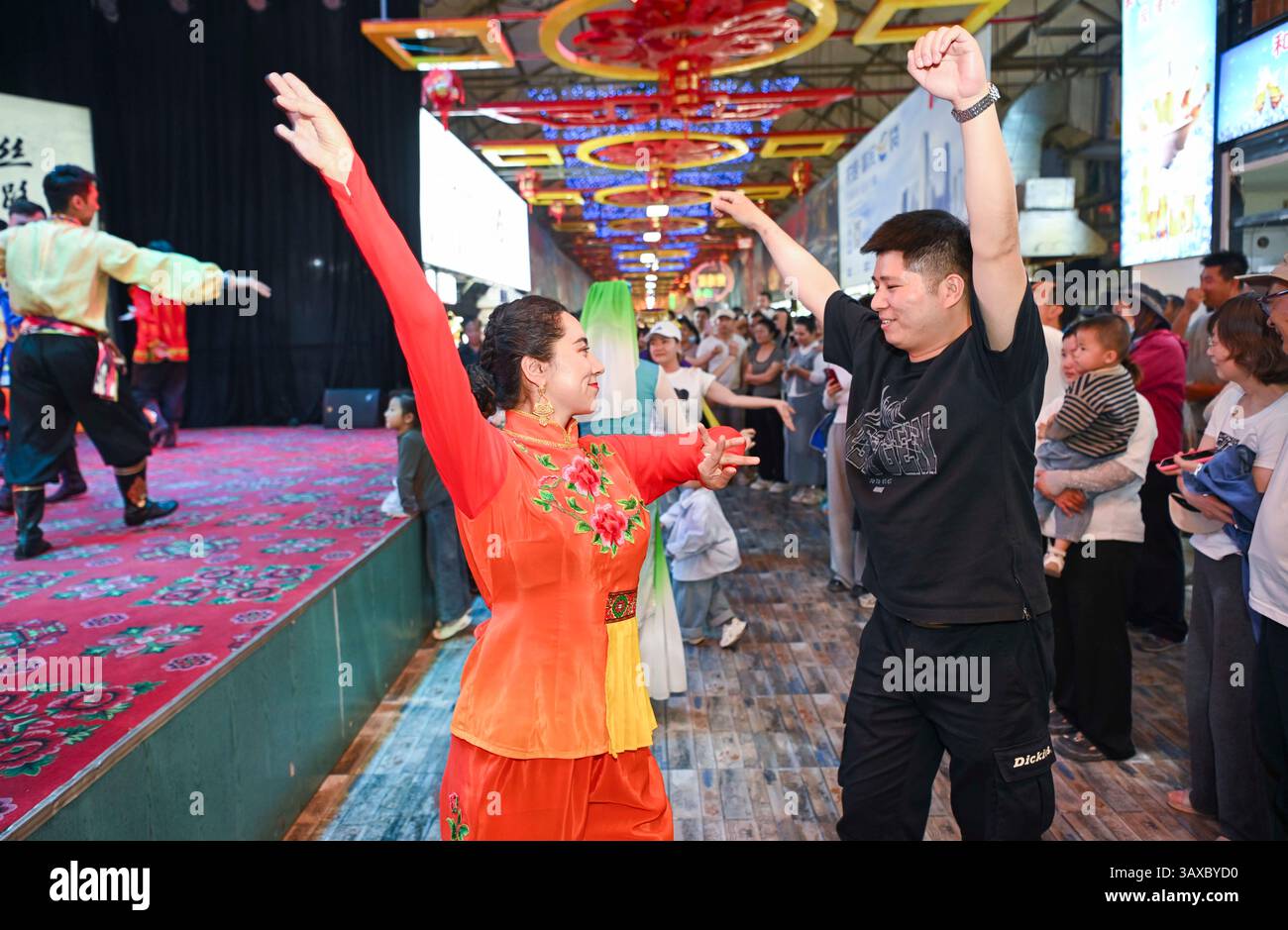 (250421) -- HOTAN, April 21, 2025 (Xinhua) -- Nurbiye Jureait dances ...