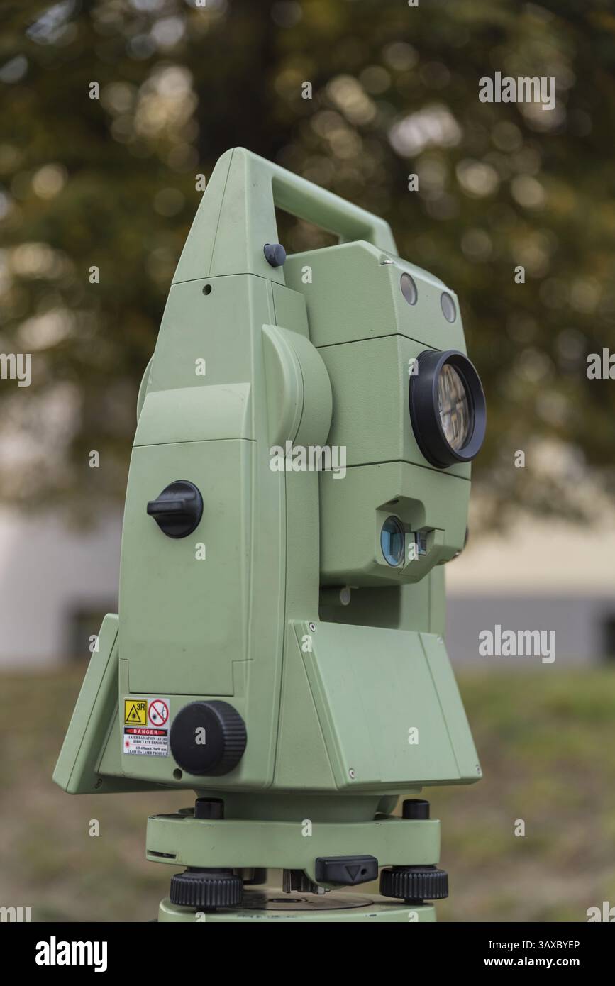 Theodolite for measuring and locating - Surveying technology Stock ...
