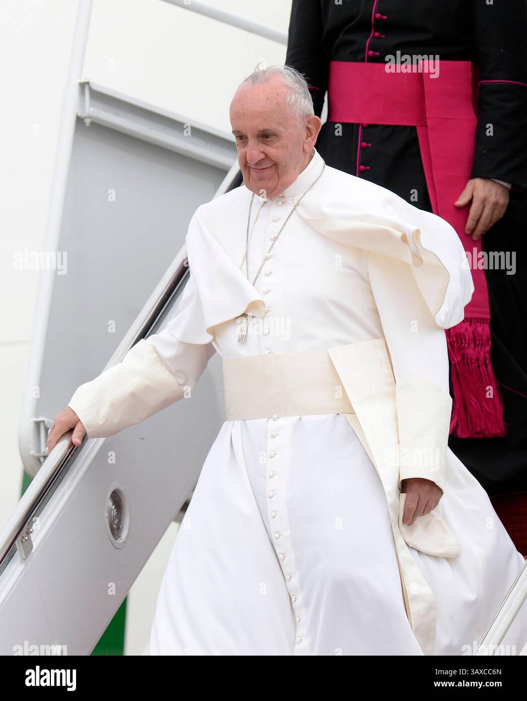 His Holiness Pope Francis arrives at Joint Base Andrews in Maryland on ...