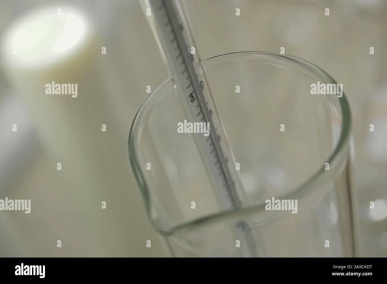 Test tube beaker thermometer hi-res stock photography and images - Alamy