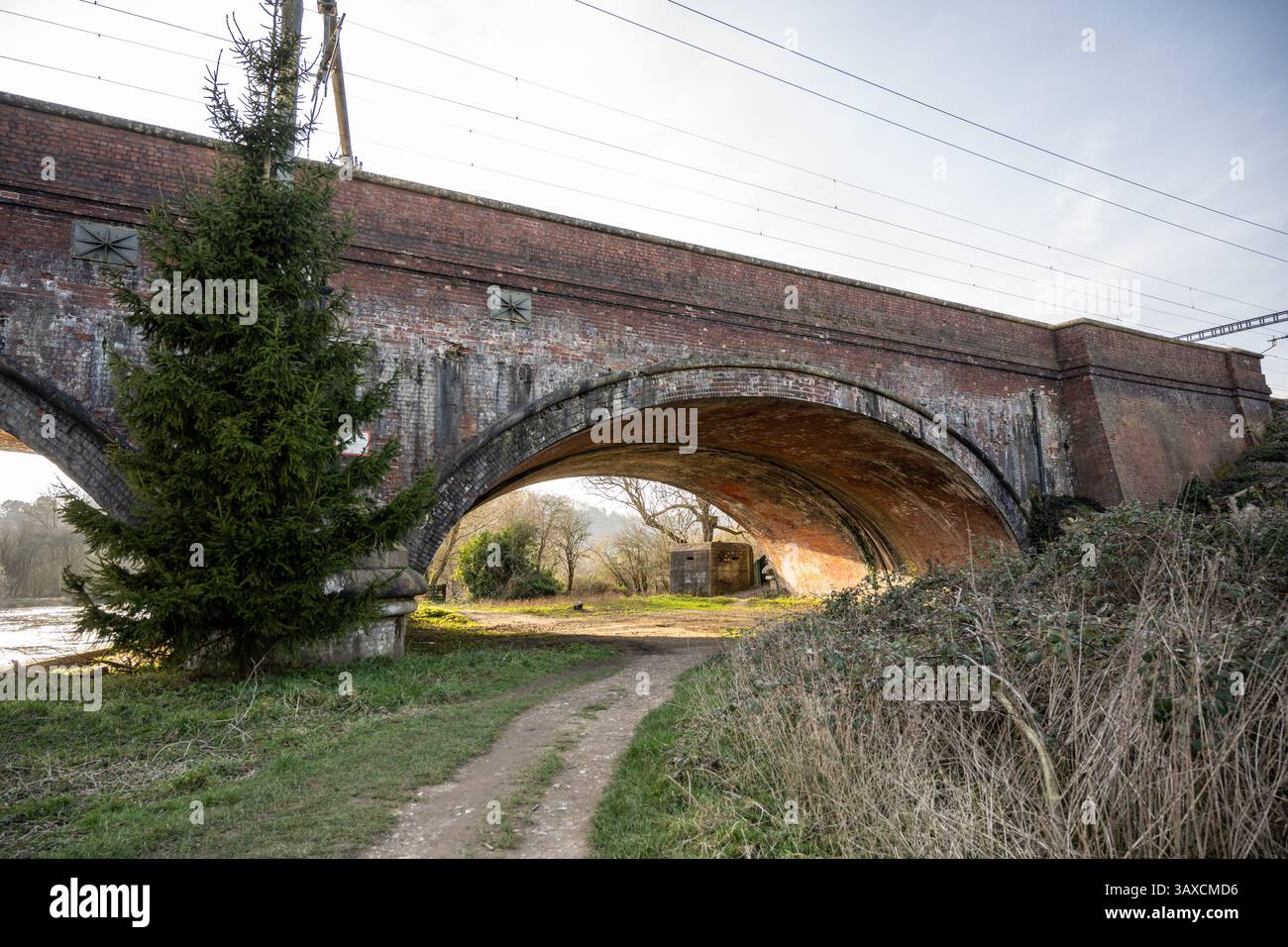 Gatehampton Bridge and World War II Pillbox, Goring, Oxfordshire Stock ...