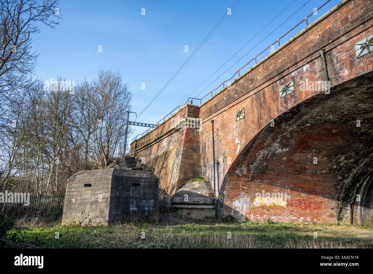 Gatehampton Bridge and World War II Pillbox, Goring, Oxfordshire Stock ...