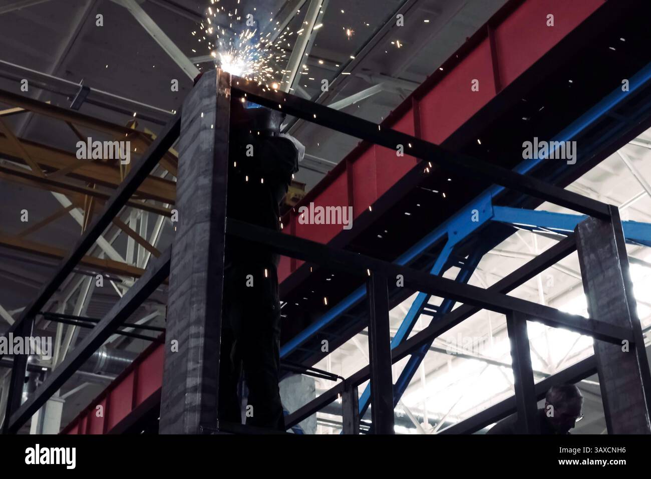 Welder welds metal close up hi-res stock photography and images - Alamy