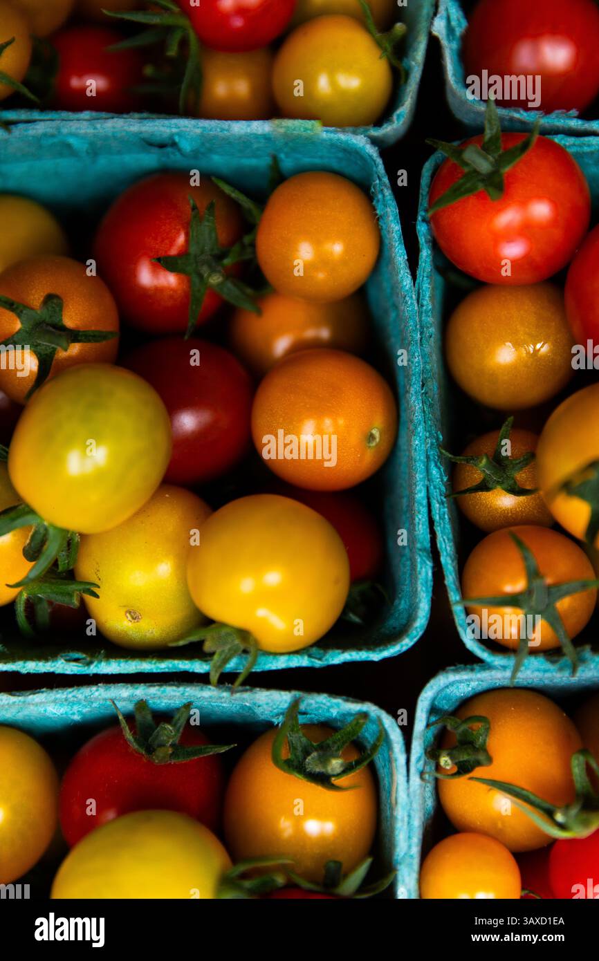 Tomatoes for sale at vegetable stand Stock Photo - Alamy