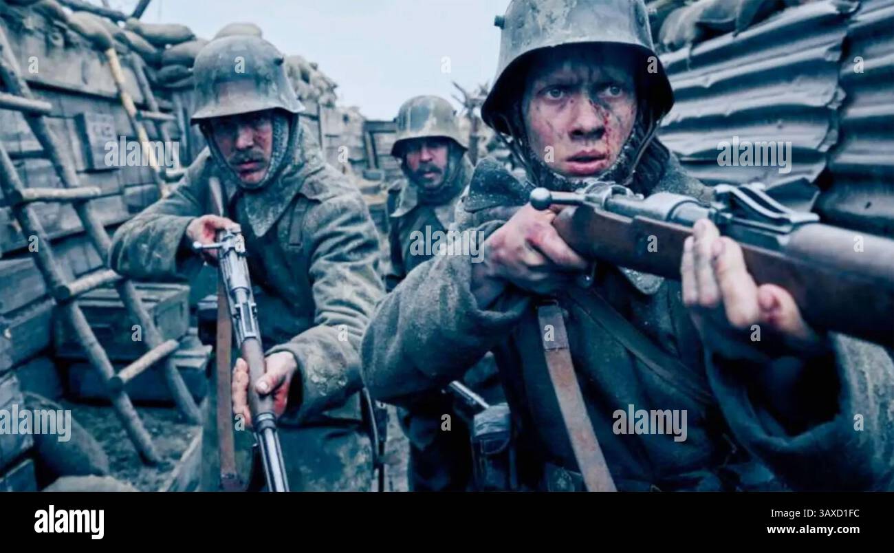 ALL QUIET ON THE WESTERN FRONT 2022 Netflix film with Felix Kammerer ...