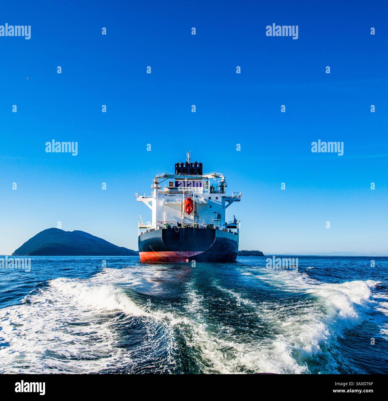 Shipping in the Pacific Northwest Stock Photo - Alamy
