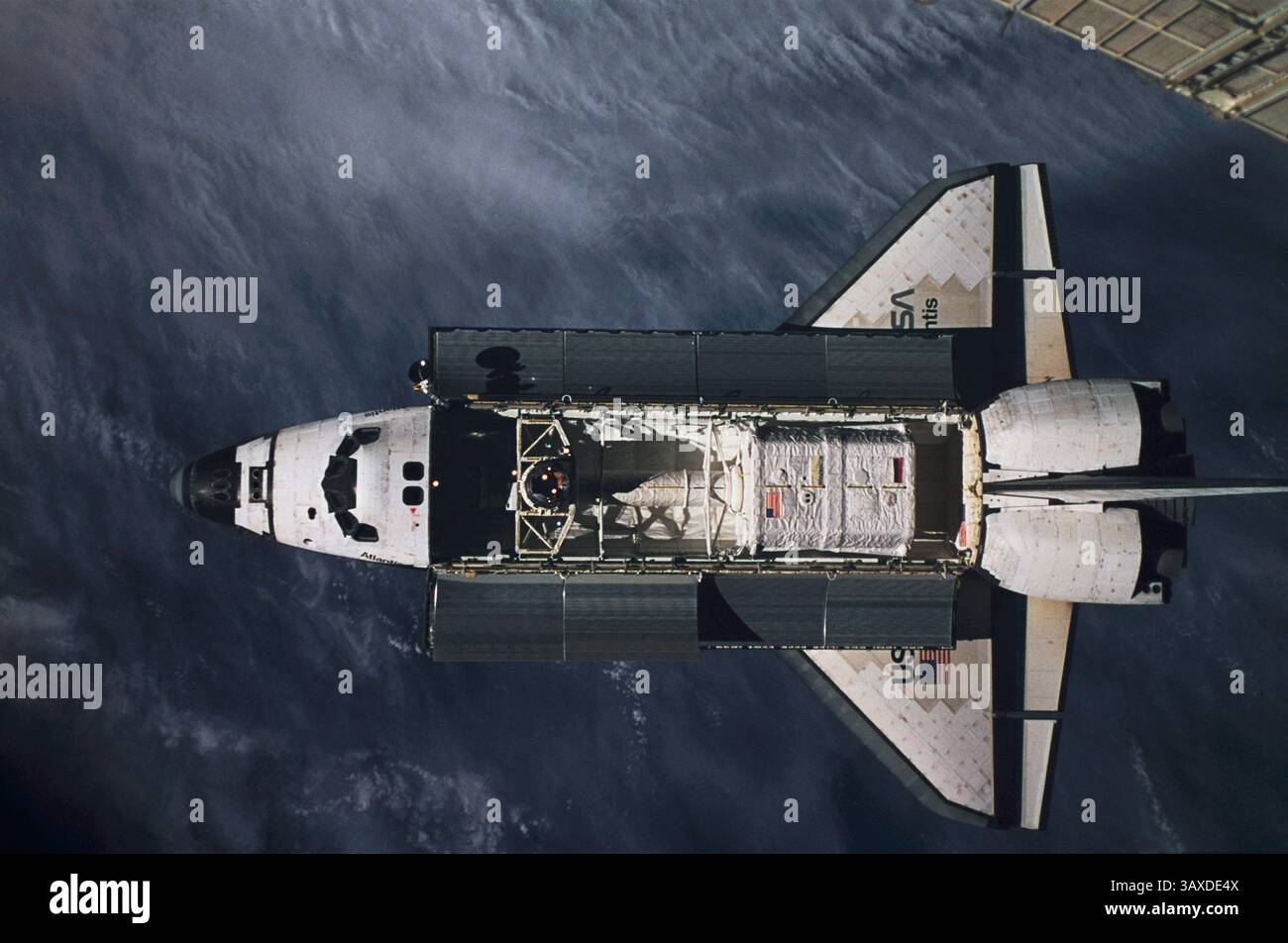 September 20, 1996 - Earth orbit - The NASA STS-79 Space Shuttle ...