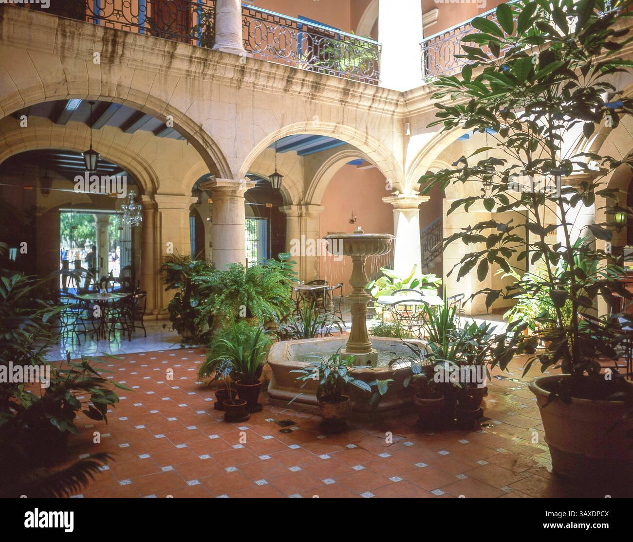 Santa isabel courtyard hi-res stock photography and images - Alamy