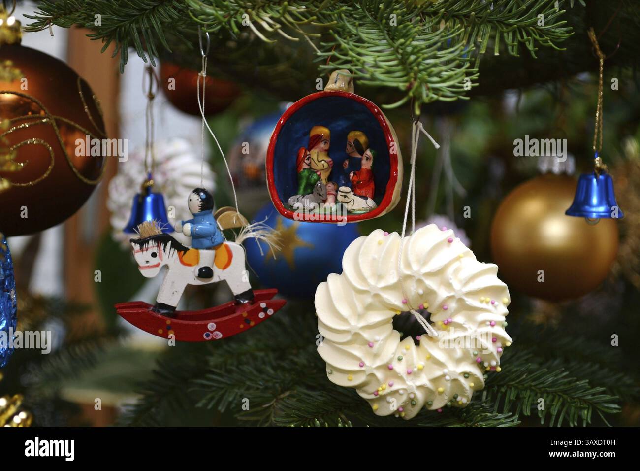 Detailed christmas nativity scene hi-res stock photography and images ...