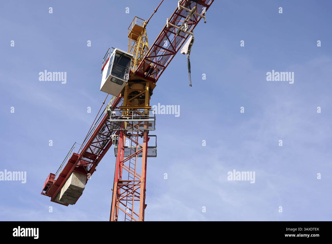 Crane perspective hi-res stock photography and images - Alamy