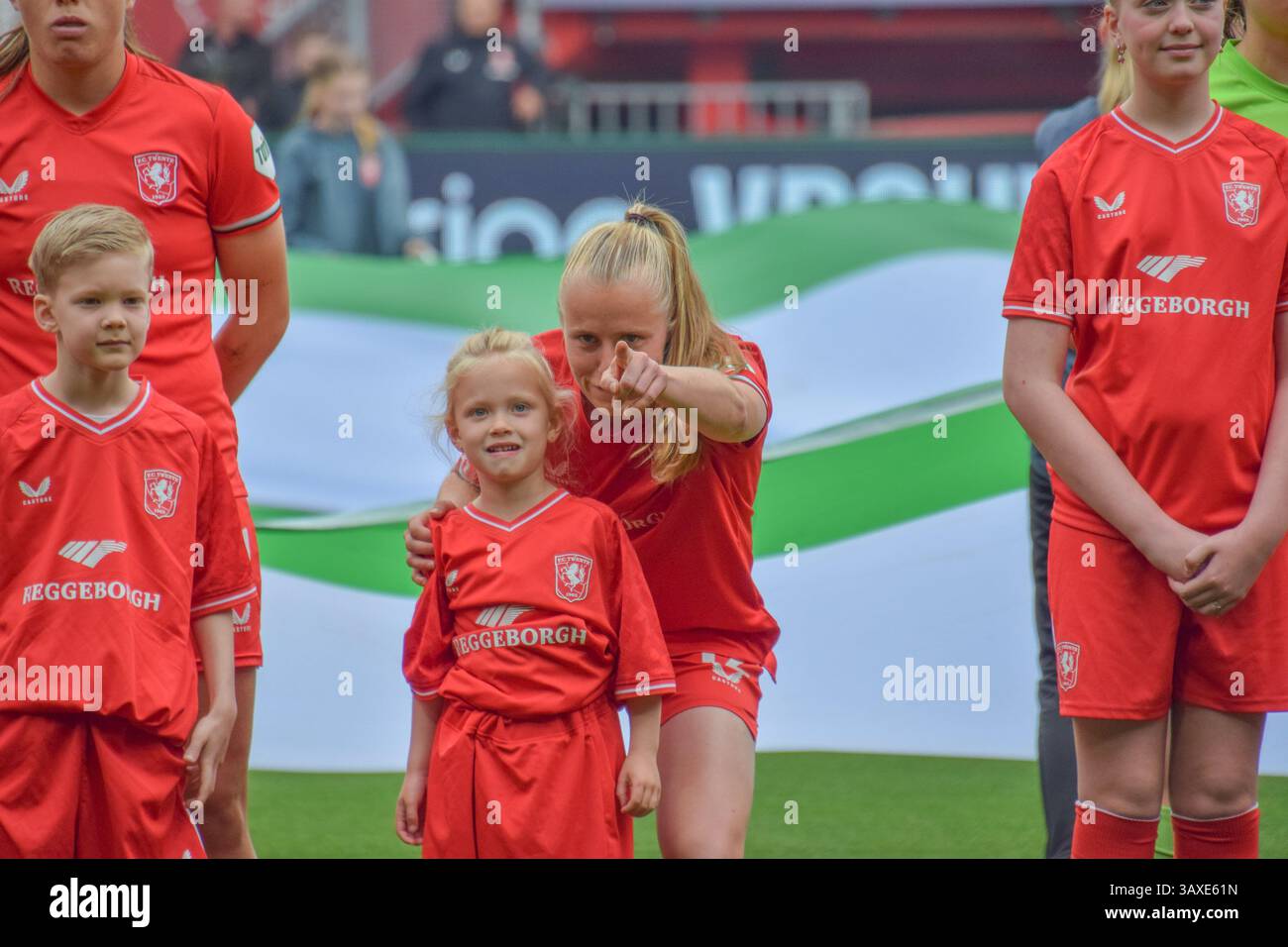 Grolsch Veste Stadion, 21th april 2025 Leonie Vliek (12 FC Twente) before the Azerion Vrouwen ...