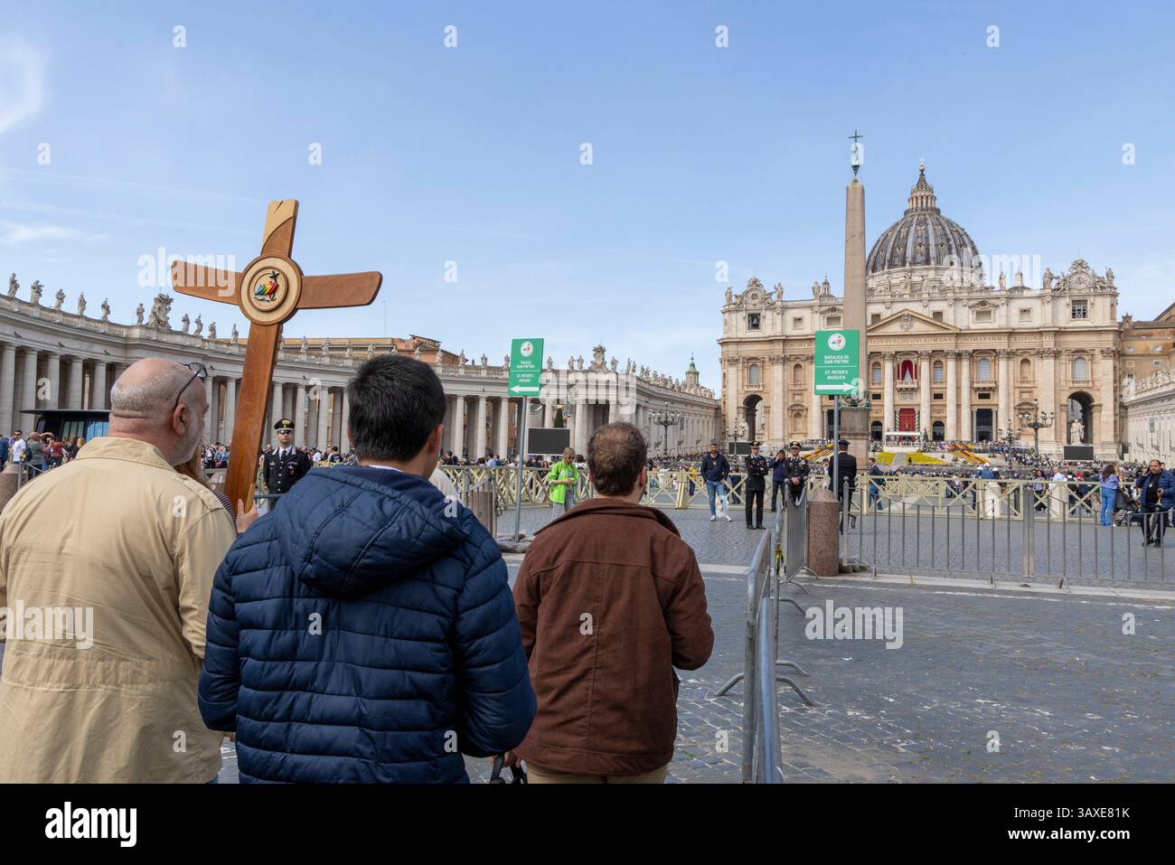 Pope Francis dies at the Vatican People reacts after the announcement ...