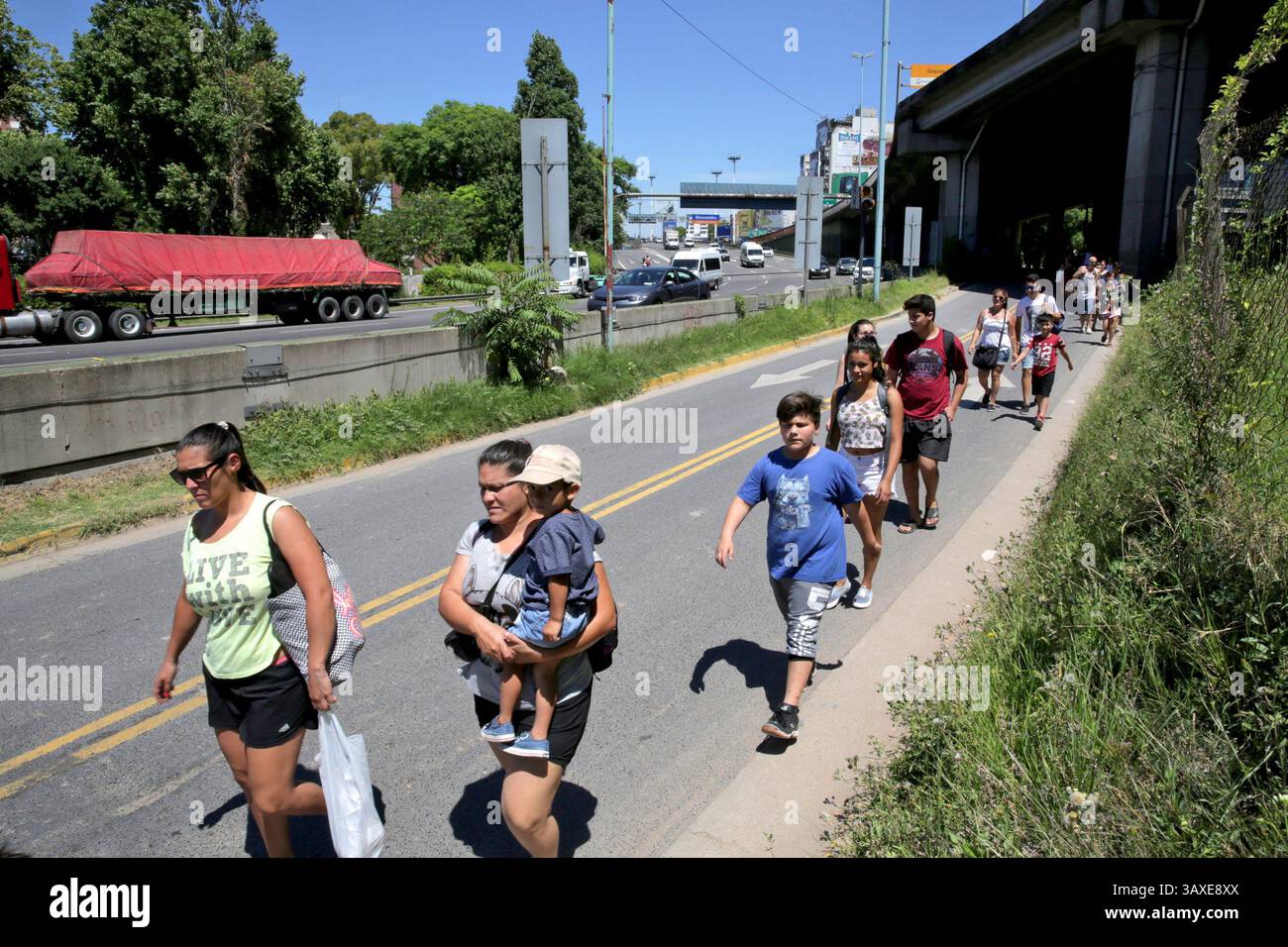 Gente en parque publico hi-res stock photography and images - Alamy
