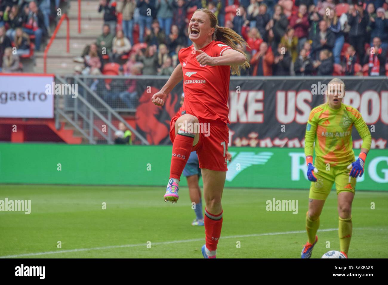 Enschede, Netherlands. 21st Apr, 2025. Grolsch Veste Stadion, 21th april 2025 Liz Rijsbergen (14 ...