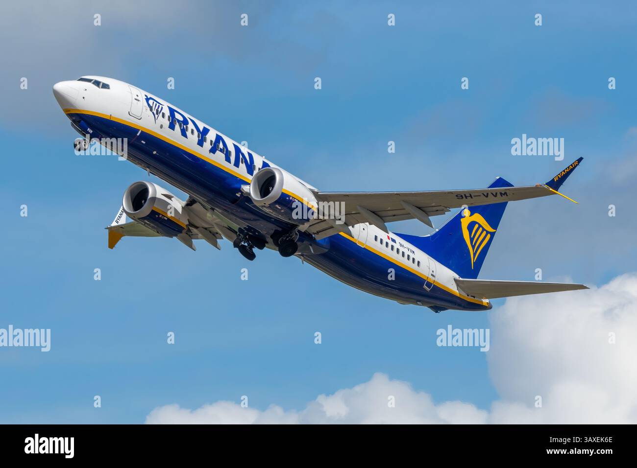 Ryanair sol hi-res stock photography and images - Alamy