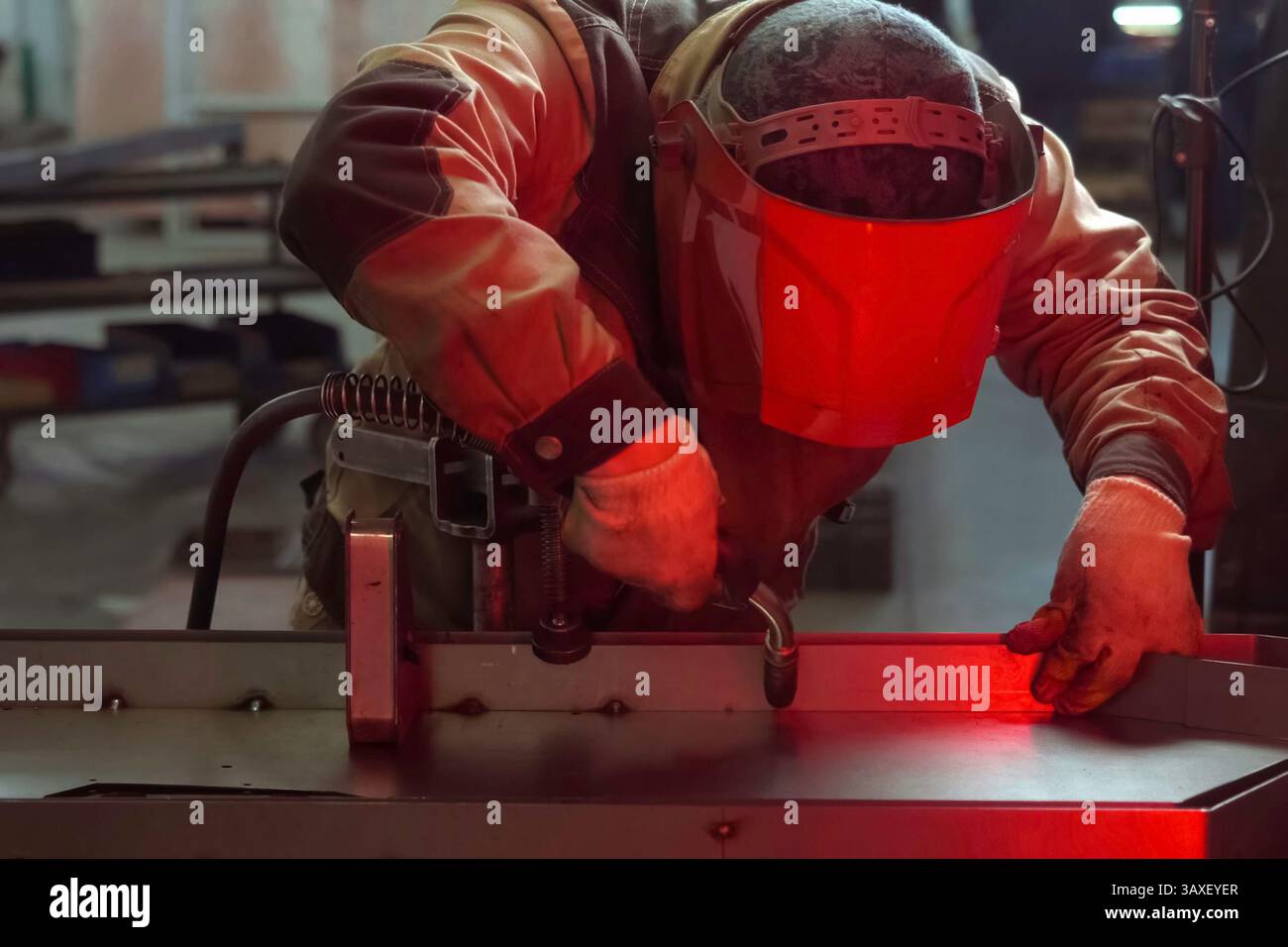 Worker welds metal parts hi-res stock photography and images - Alamy