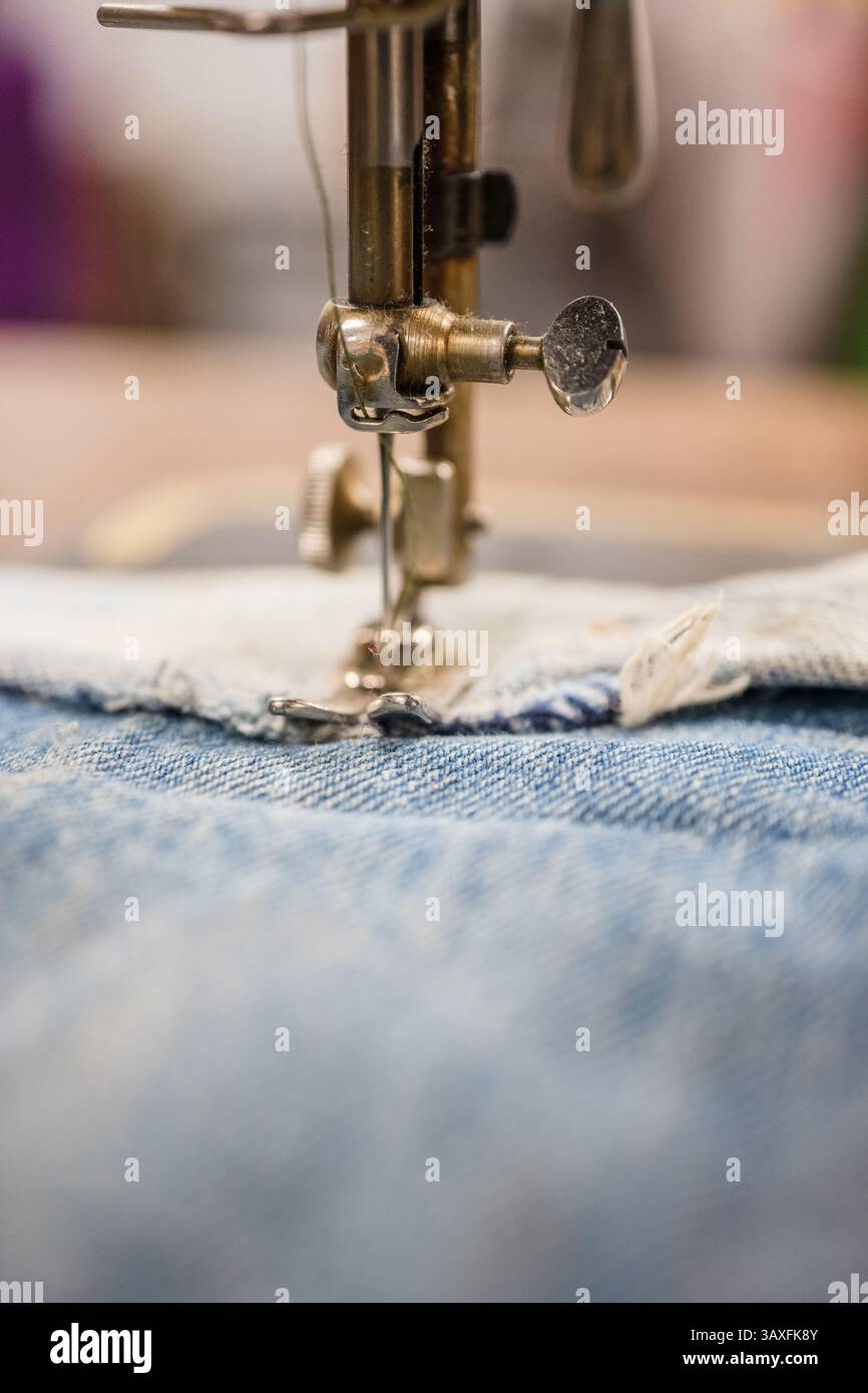 Shot sewing machine hi-res stock photography and images - Alamy