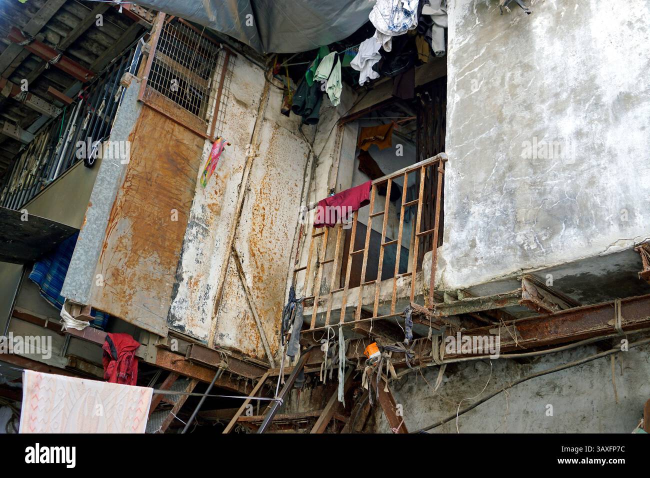 housing area at the dharavi slum in mumbai in india Stock Photo - Alamy