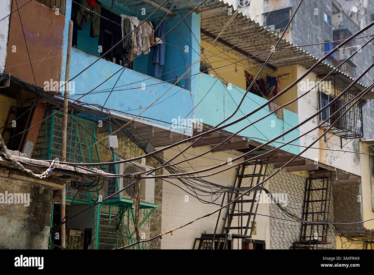 housing area at the dharavi slum in mumbai in india Stock Photo - Alamy