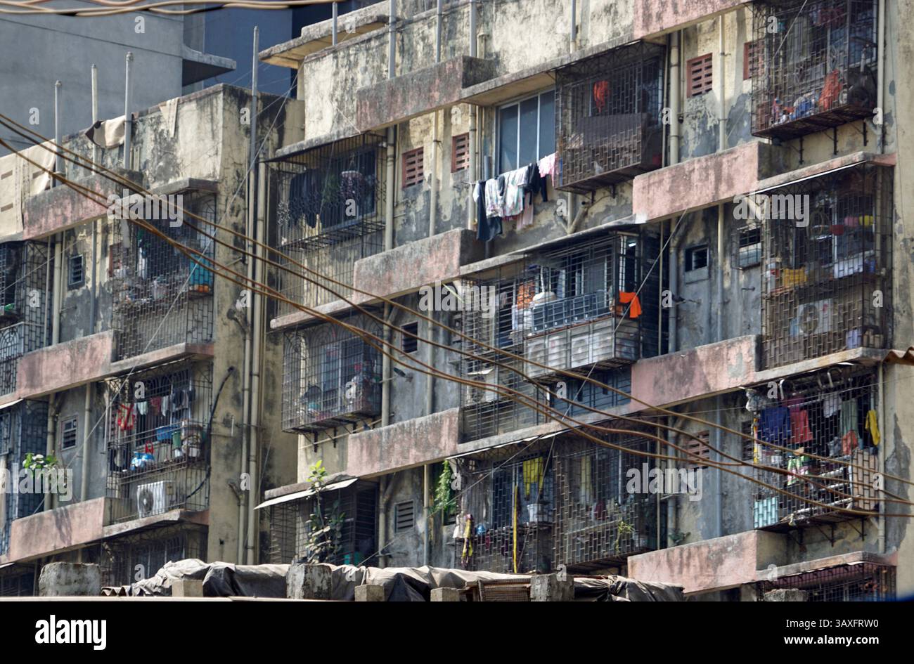 housing area at the dharavi slum in mumbai in india Stock Photo - Alamy