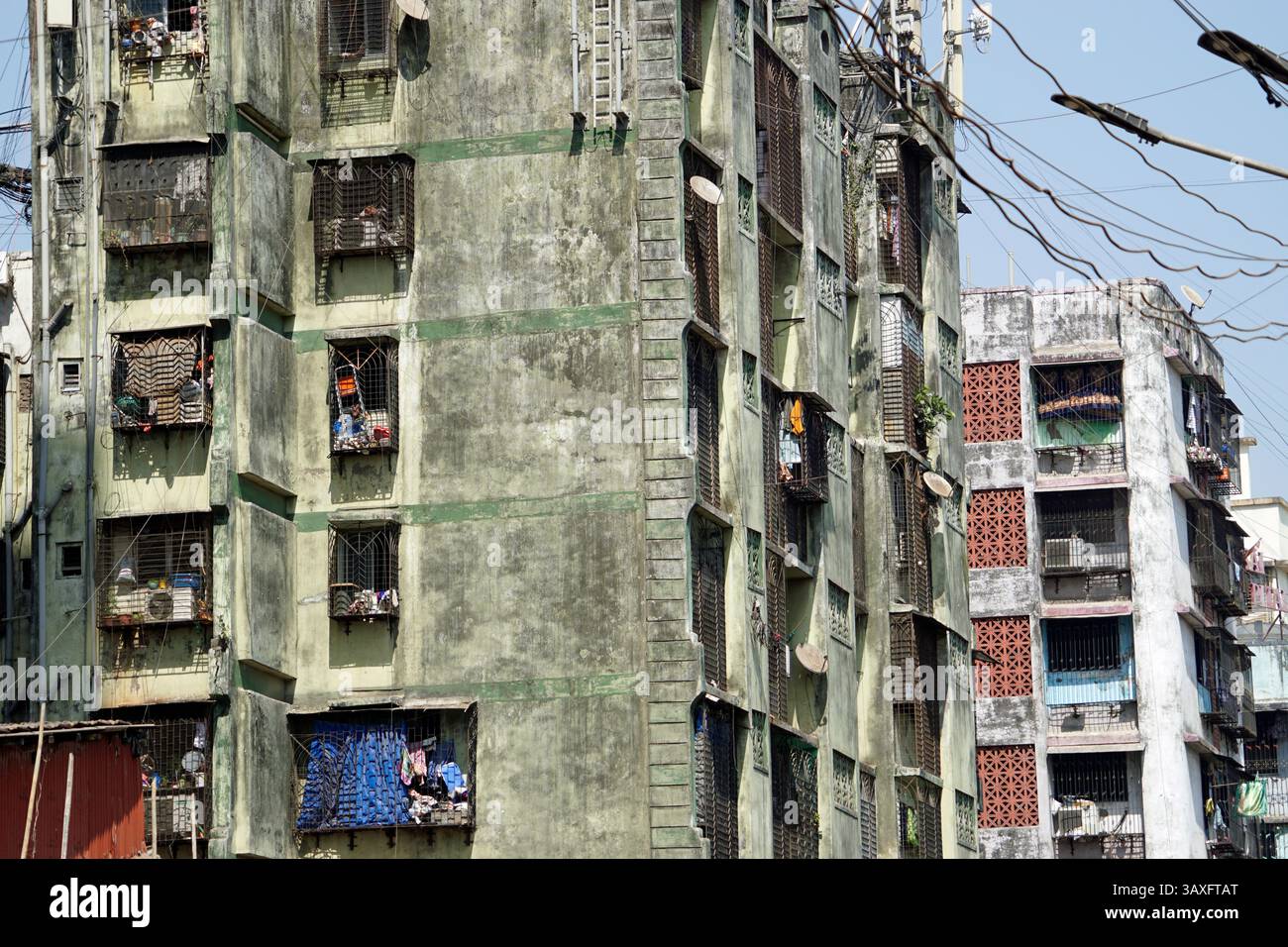 housing area at the dharavi slum in mumbai in india Stock Photo - Alamy