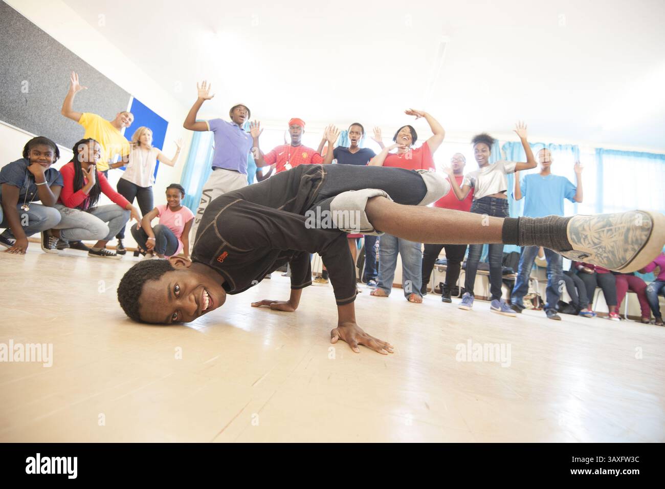 August 28, 2015 - Rio de Janeiro, RJ, Brazil - Student break dancing ...