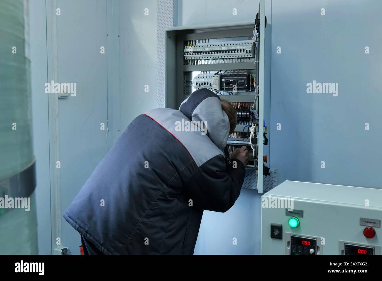 Electrical switchgear enclosures hi-res stock photography and images ...