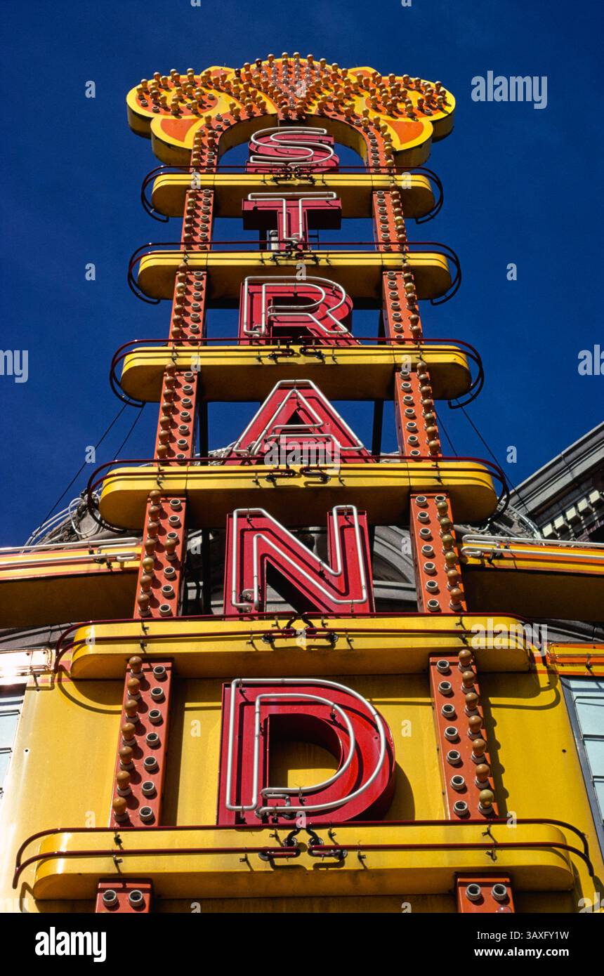 Strand Theater, neon sign detail, Louisiana & Crockett, Shreveport ...