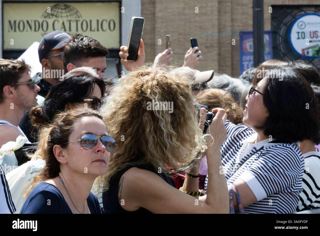 Pope Francis dies at the Vatican People react after the announcement of ...