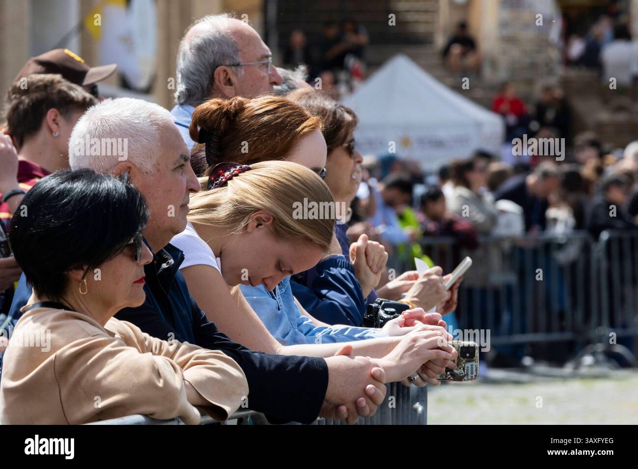 Pope Francis dies at the Vatican People gather at St Peter Square after ...