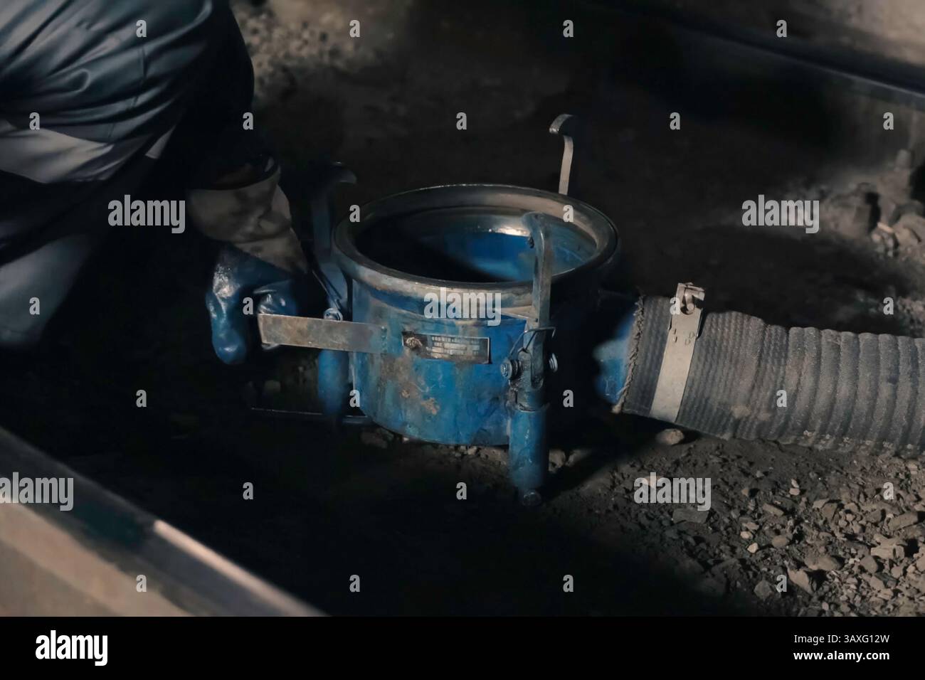 Installation of the drain hose to the road tanker Stock Photo - Alamy