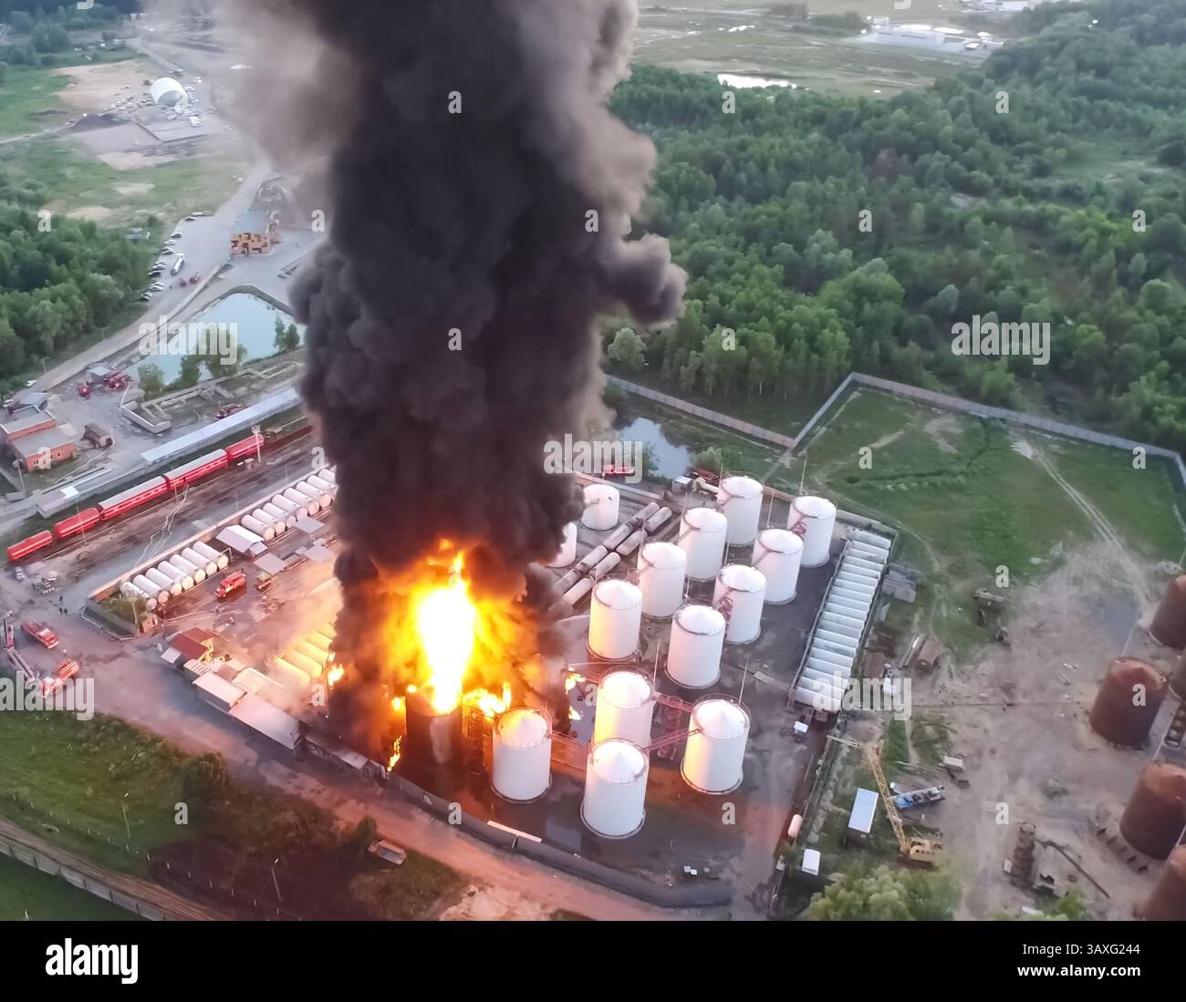 Pressure fire equipment combustion hi-res stock photography and images ...