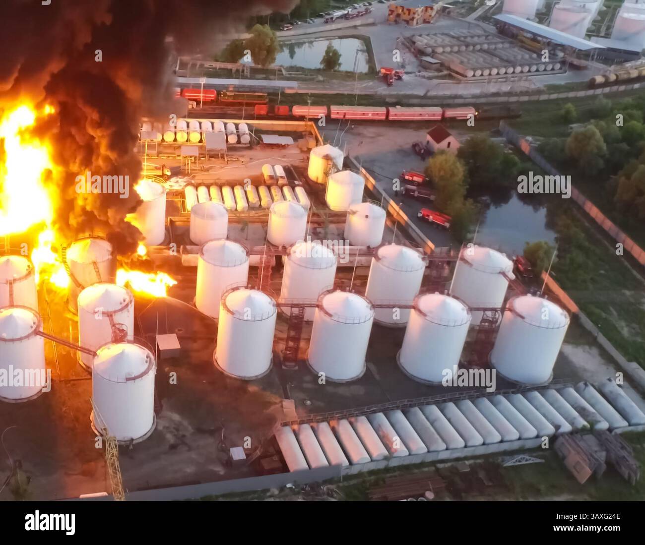 Fire at the tank farm. Combustion of fuel tanks Stock Photo - Alamy