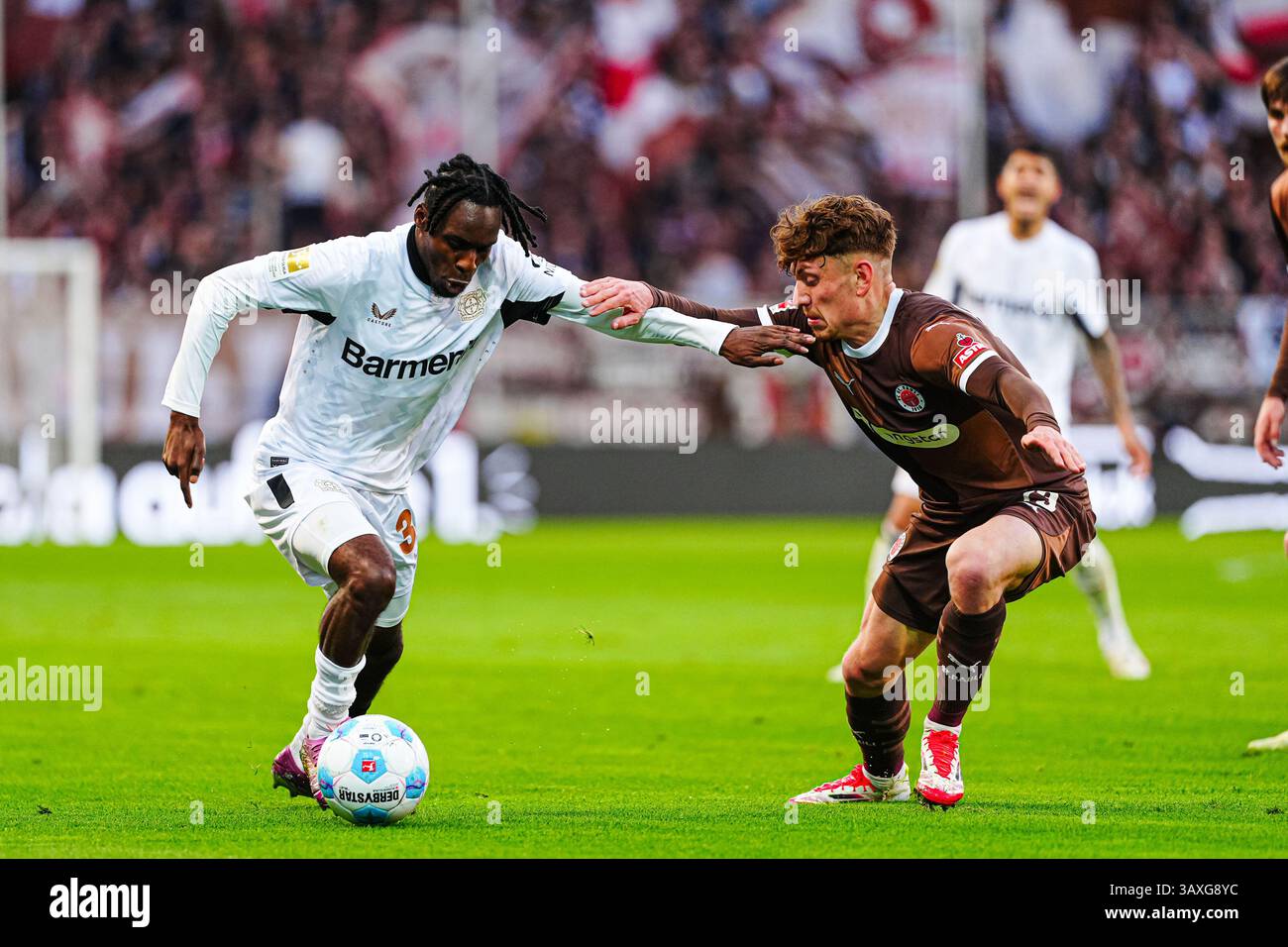 Hamburg, Deutschland. 20th Apr, 2025. Jeremie Frimpong (Bayer 04 ...