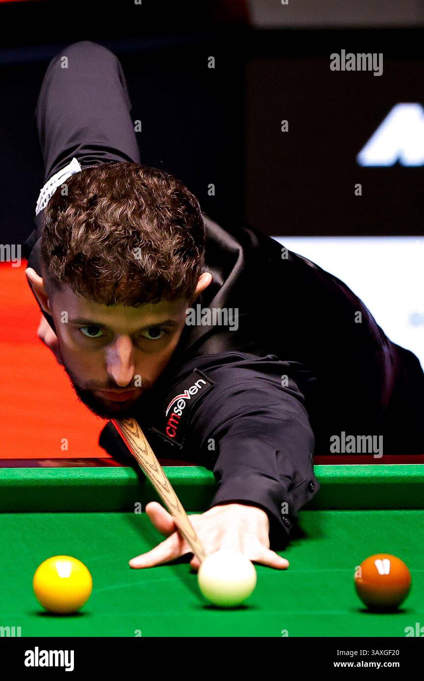 Sheffield, UK. 21st Apr, 2025. Joe O'Connor prepares a shot during the ...