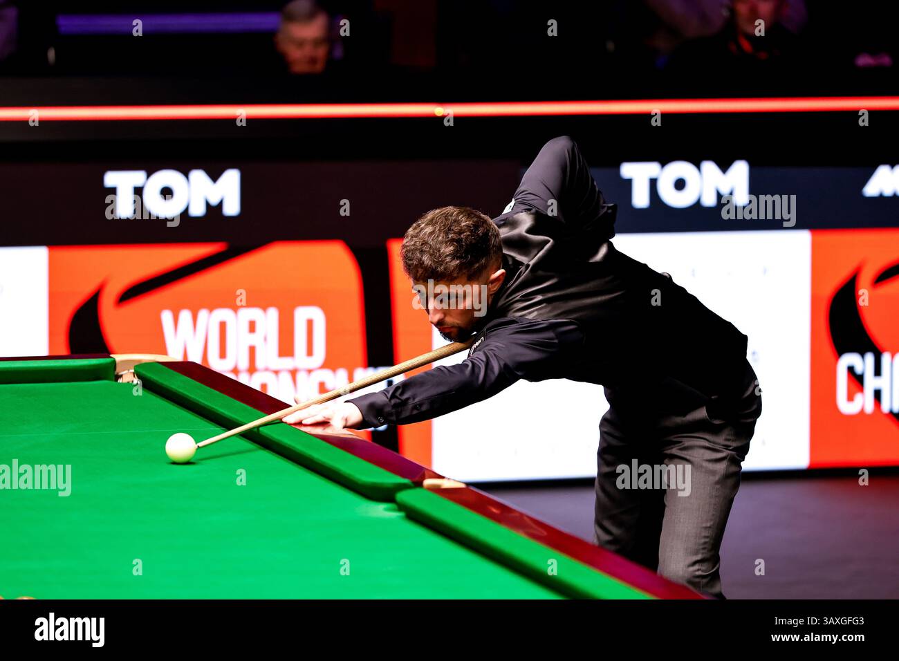 Sheffield, UK. 21st Apr, 2025. Joe O'Connor prepares a shot during the ...