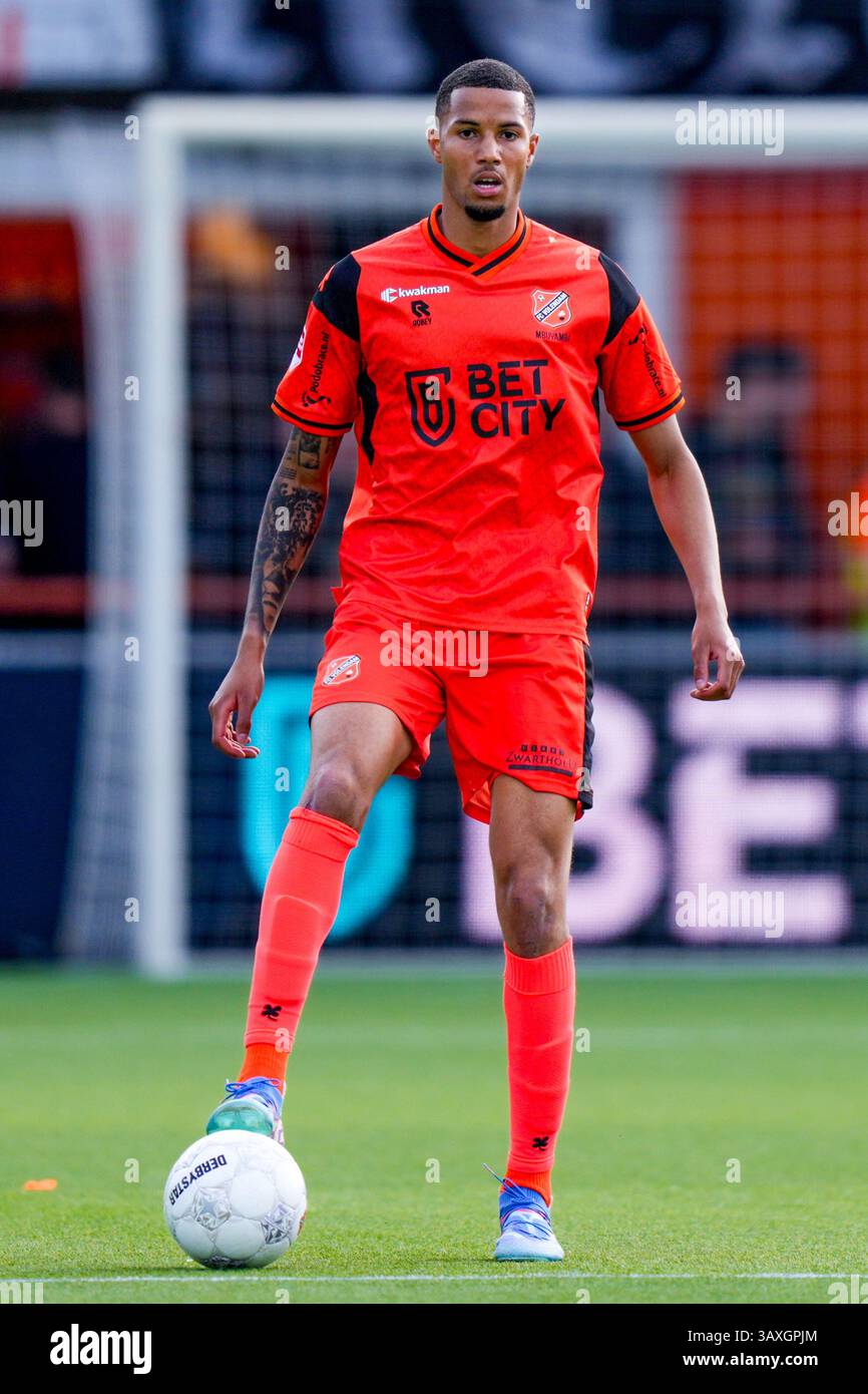 Volendam, Netherlands. 20th Apr, 2025. VOLENDAM, 20-04-2025, Kras ...