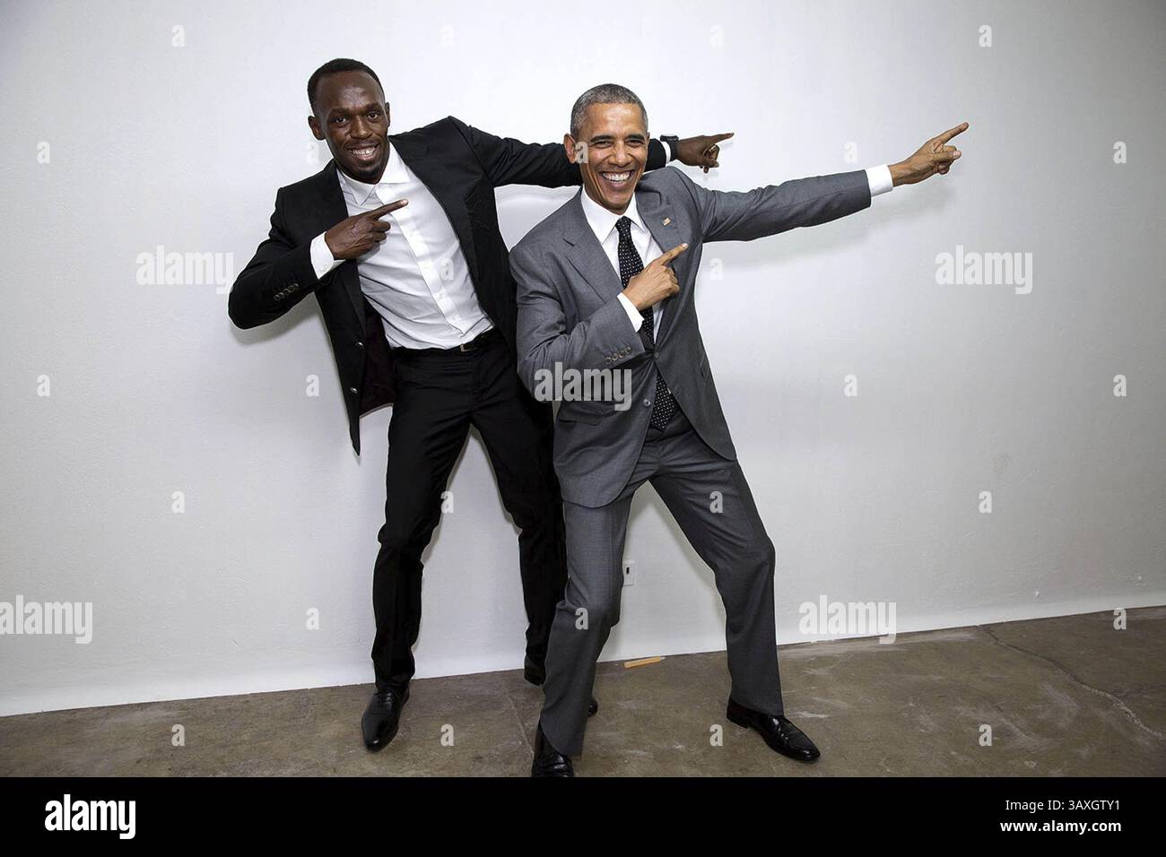 Usain bolt lightening pose hi-res stock photography and images - Alamy