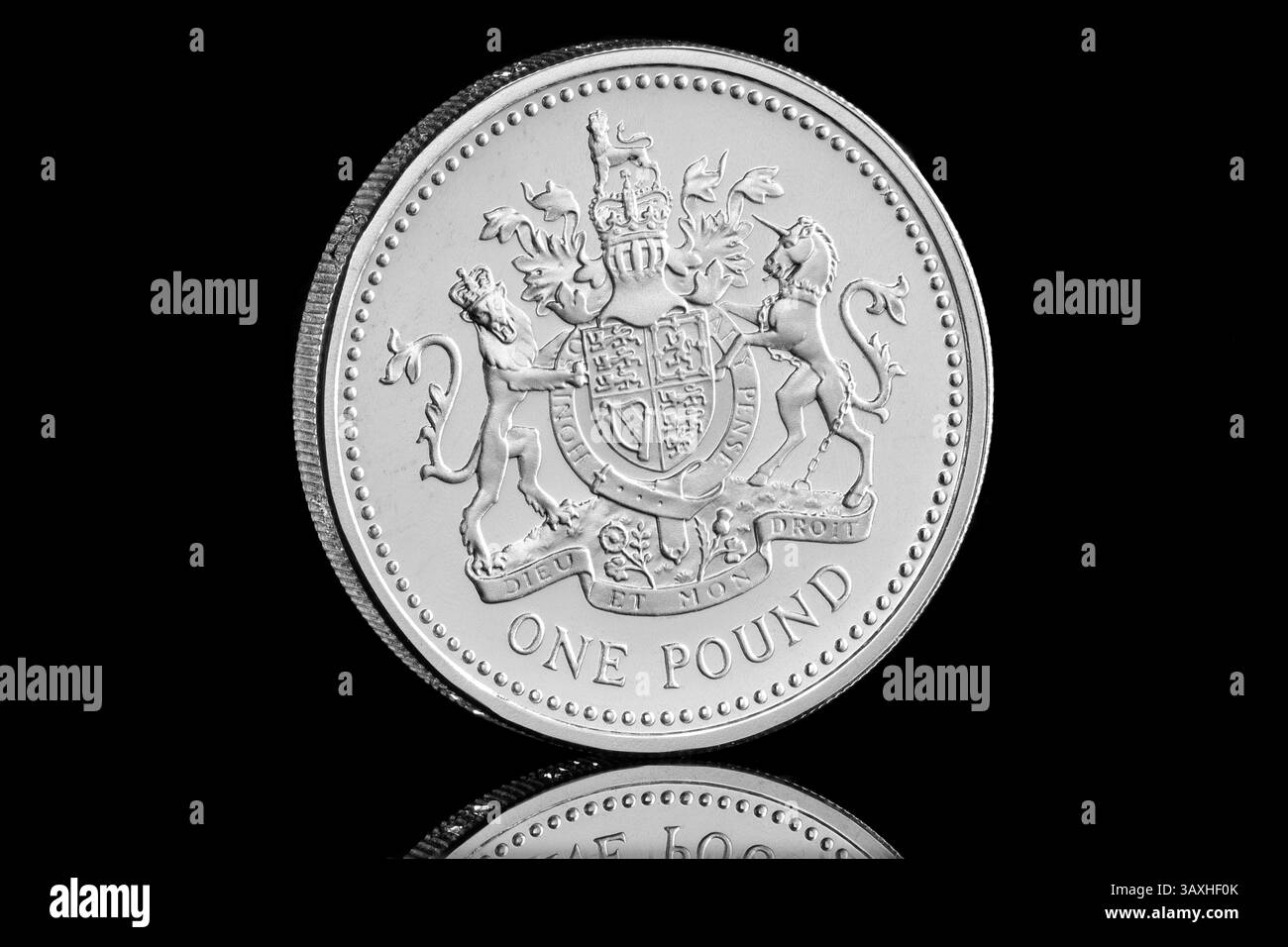 Royal coat of arms one pound Black and White Stock Photos & Images - Alamy
