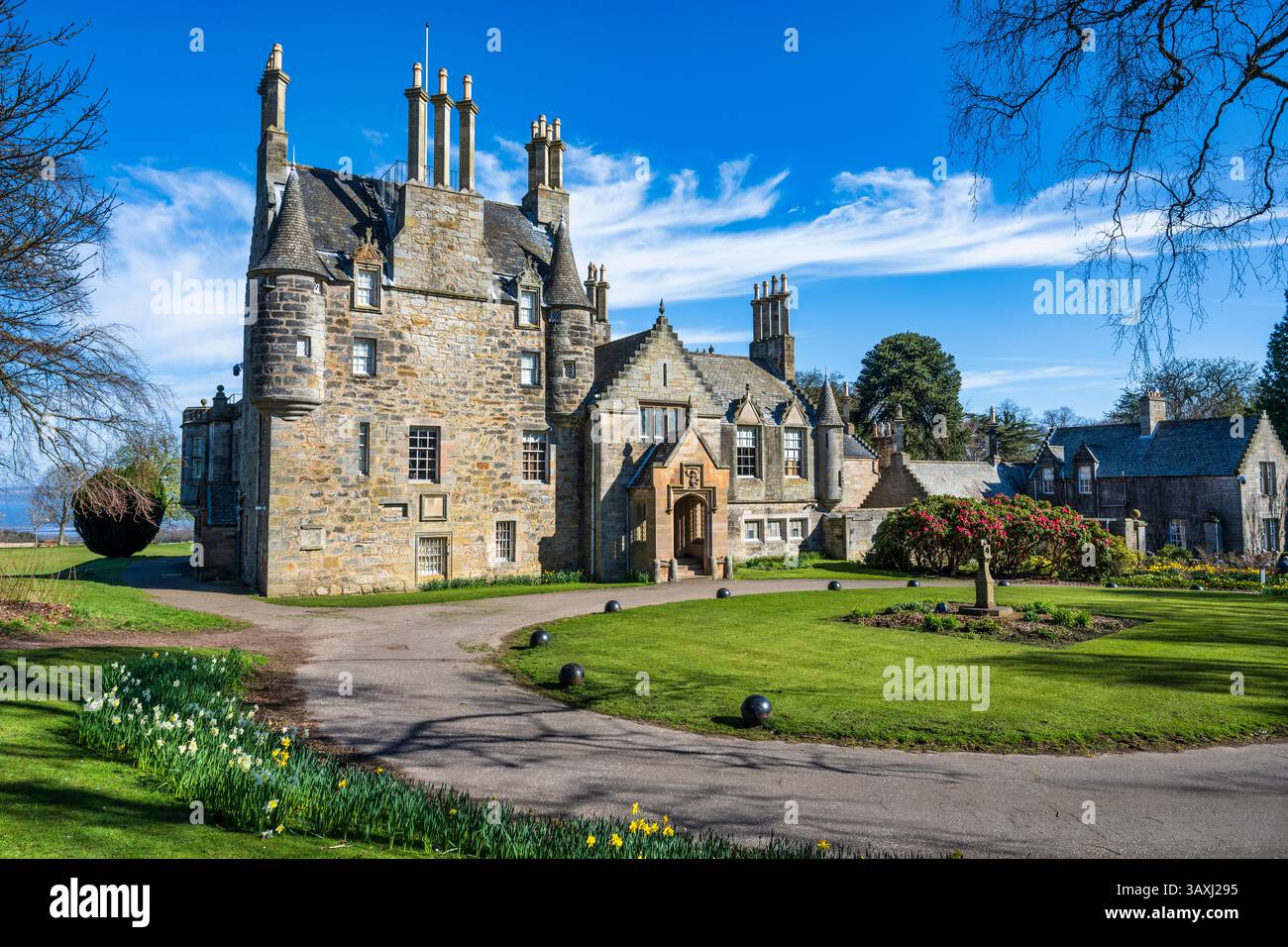 Spring flowers at Lauriston Castle in Cramond, Edinburgh, Scotland, UK ...