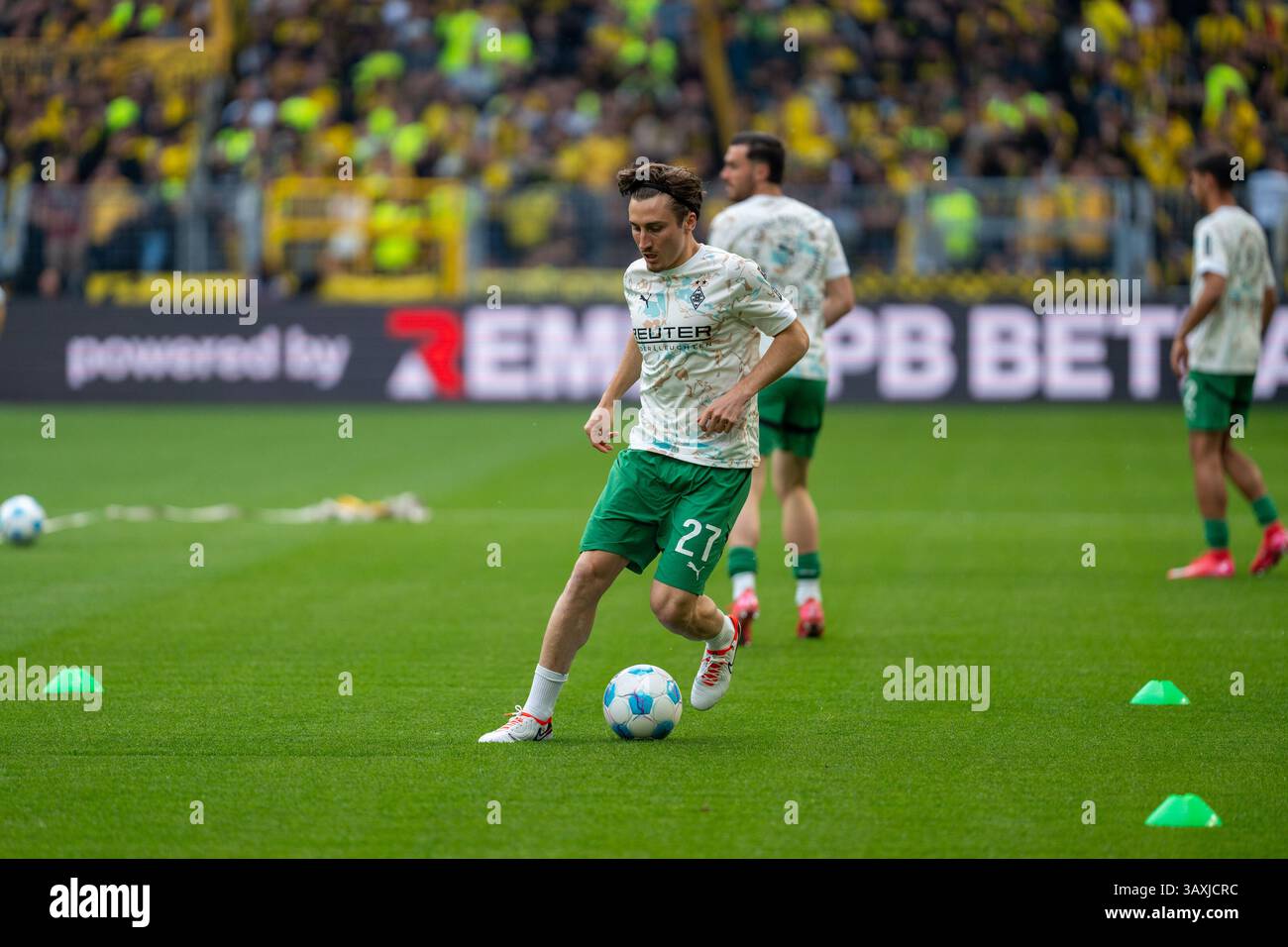 Rocco Reitz (Borussia Monechengladbach, #27) BVB Borussia Dortmund vs ...