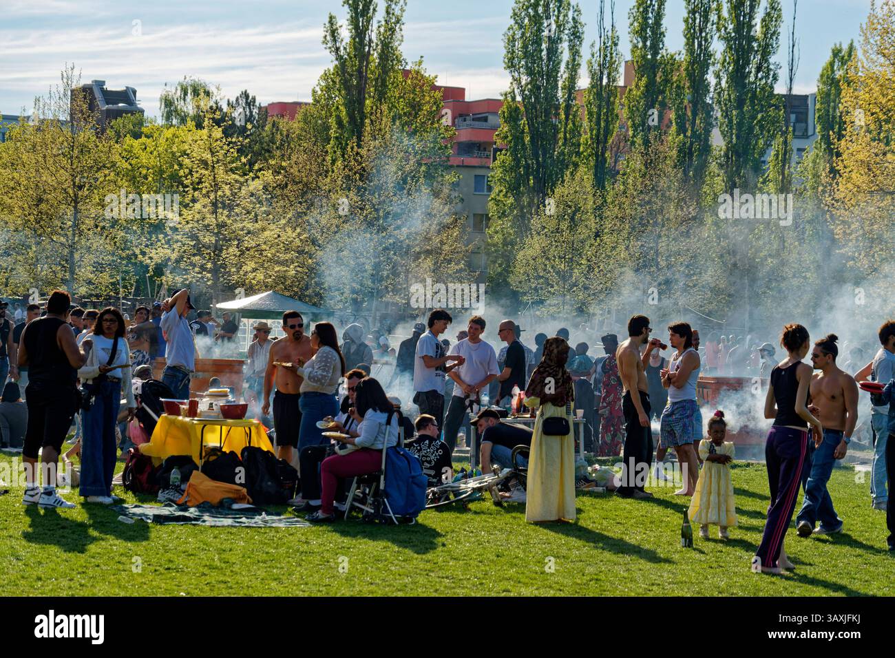 Mauerpark in Prenzlauer Berg, Frühling in Berlin, Grillpülatz, Berlin ...