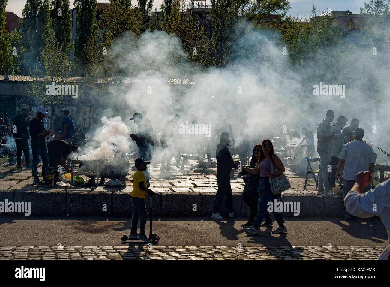 Mauerpark in Prenzlauer Berg, Frühling in Berlin, Grillpülatz, Berlin ...